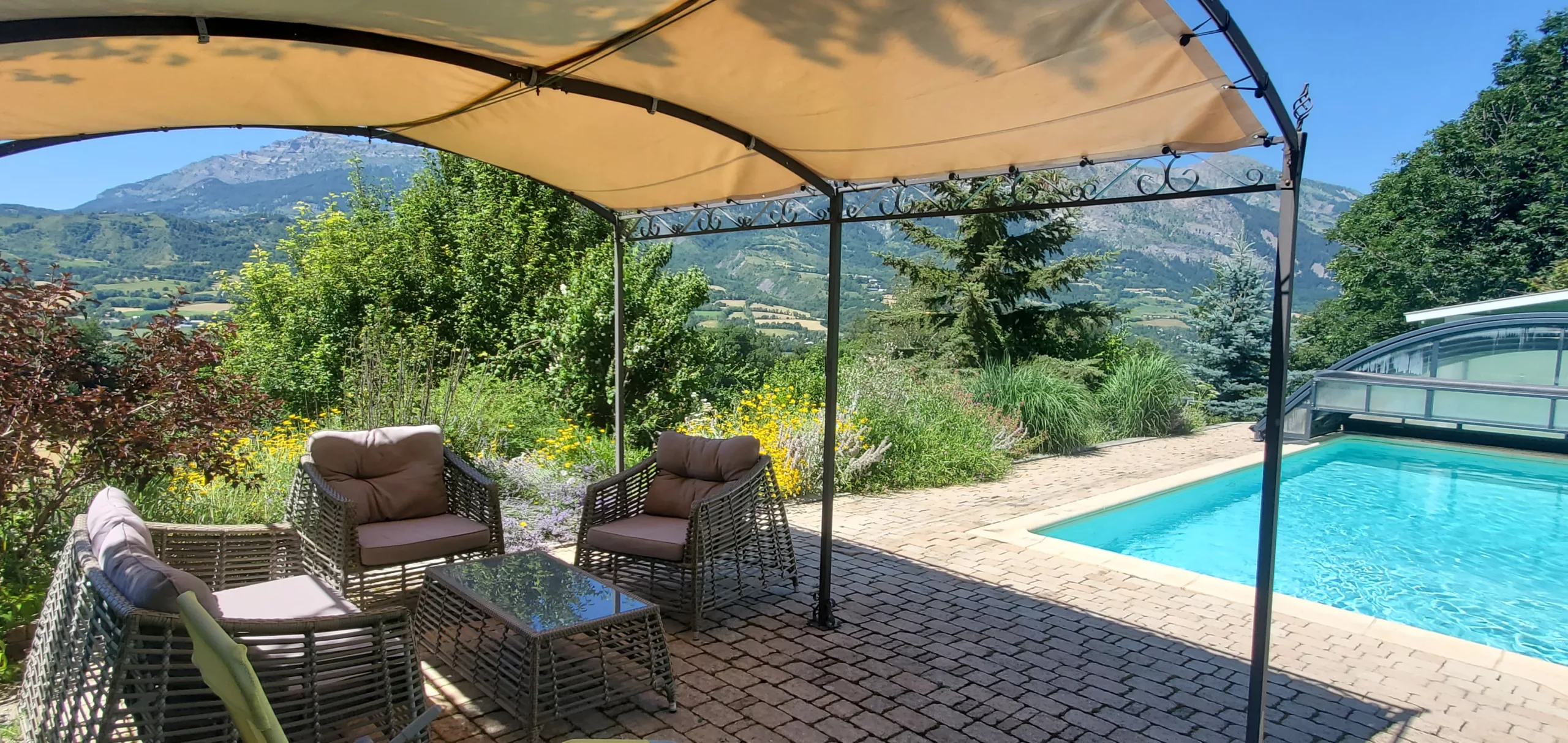 À la Coustille - La Coustille - Chambres et Table d'hôtes